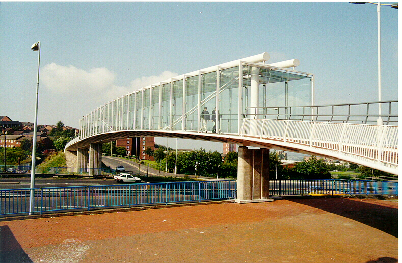 File:Oldham Way Footbridge-1.JPG - SteelConstruction.info